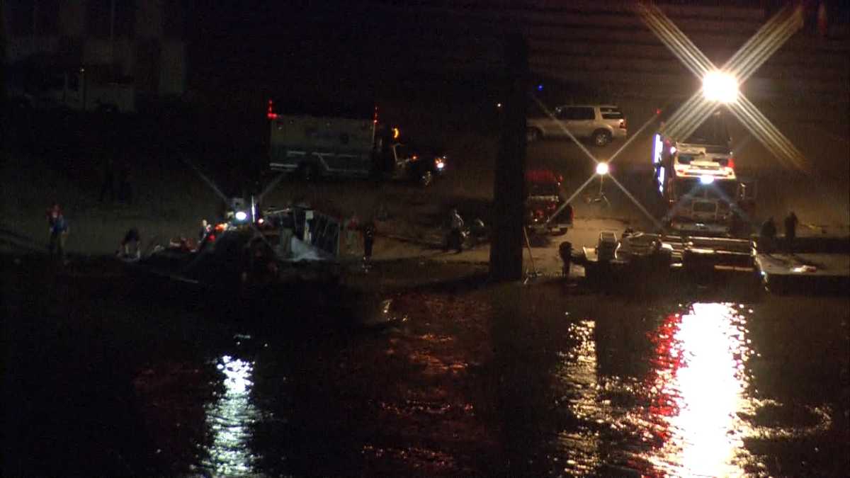 Images from rescue, recovery after pontoon boat capsizes