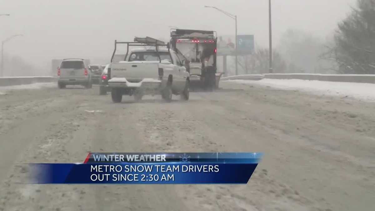 Metro snow team works to clear roads