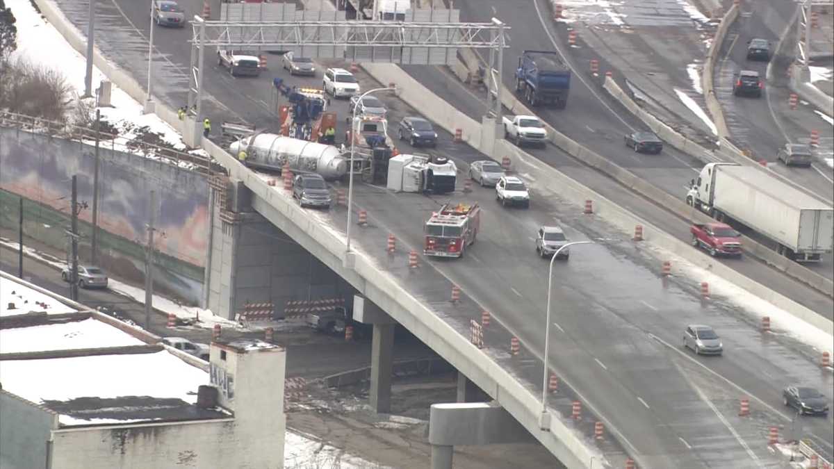 IMAGES: Crash on I-65 north in downtown Louisville