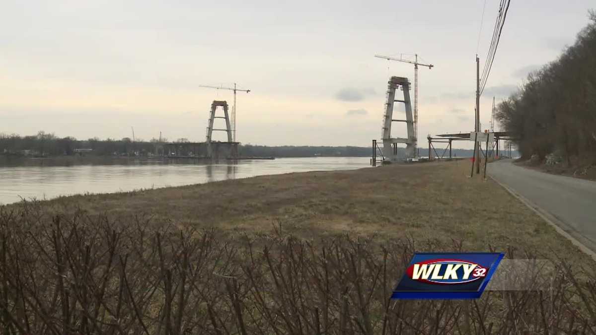 Crews finish 300-foot towers on new Ohio River bridge