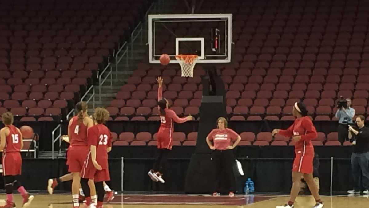 IMAGES: UofL women prep for first round game