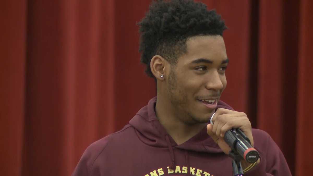 IMAGES: Doss rallies around state runner up basketball team