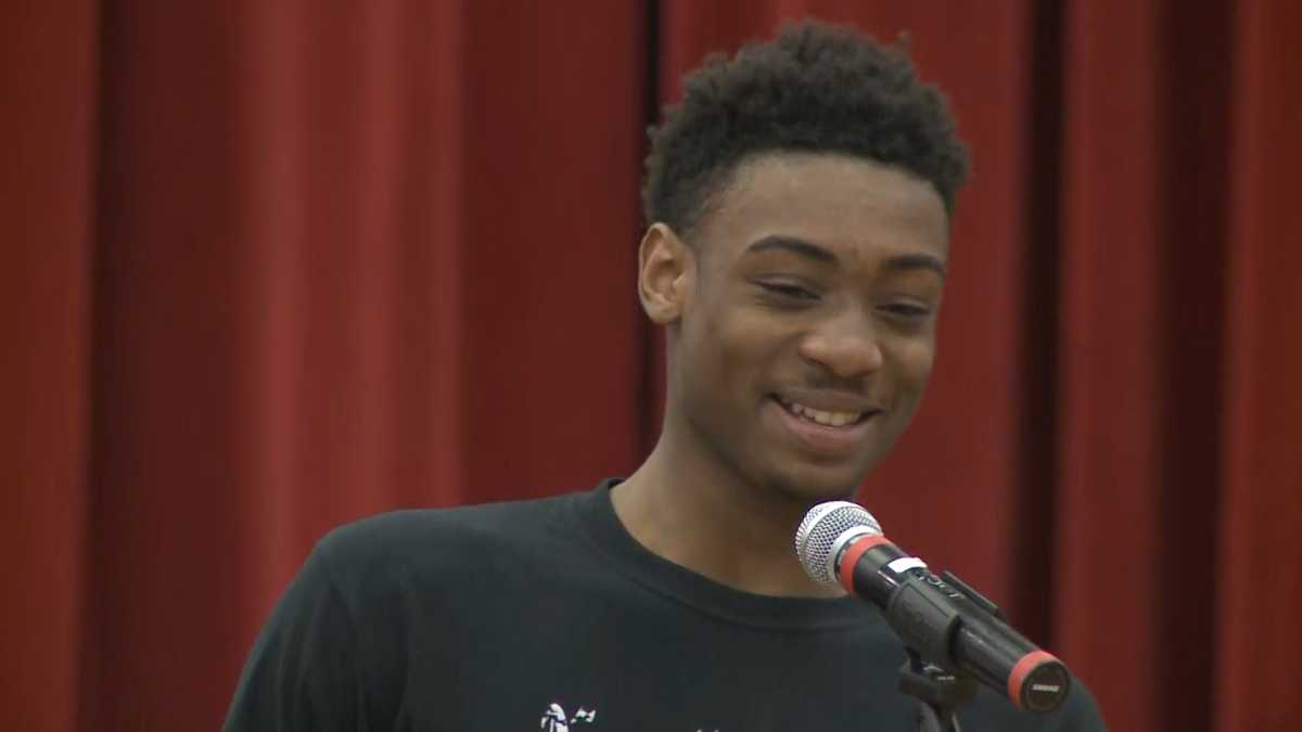 IMAGES: Doss rallies around state runner up basketball team