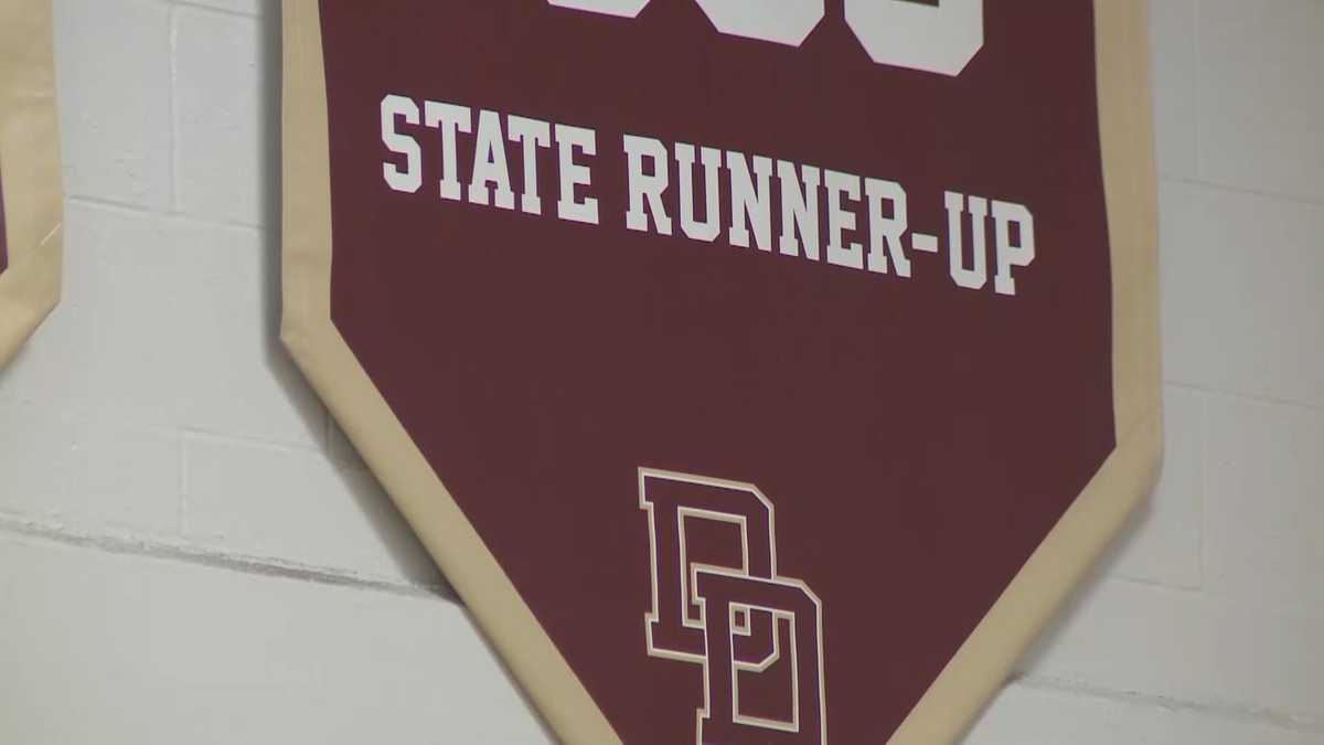 IMAGES: Doss rallies around state runner up basketball team