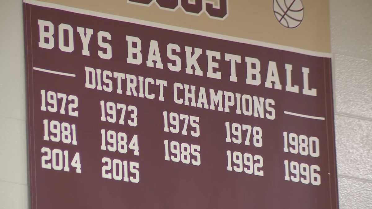 IMAGES: Doss rallies around state runner up basketball team