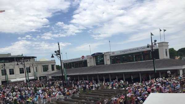 IMAGES: Crowds pack Churchill Downs for Kentucky Derby 142