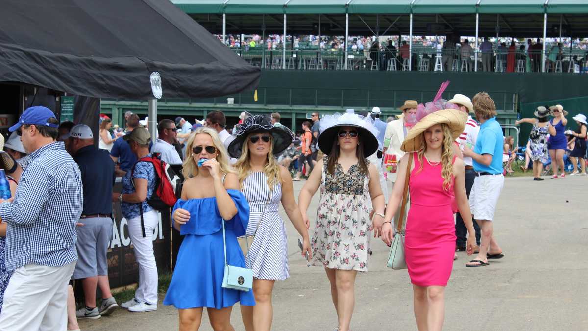 IMAGES: Crowds pack Churchill Downs for Kentucky Derby 142