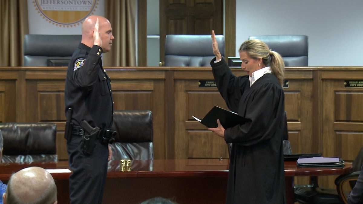 Jeffersontown's new police chief sworn in Wednesday