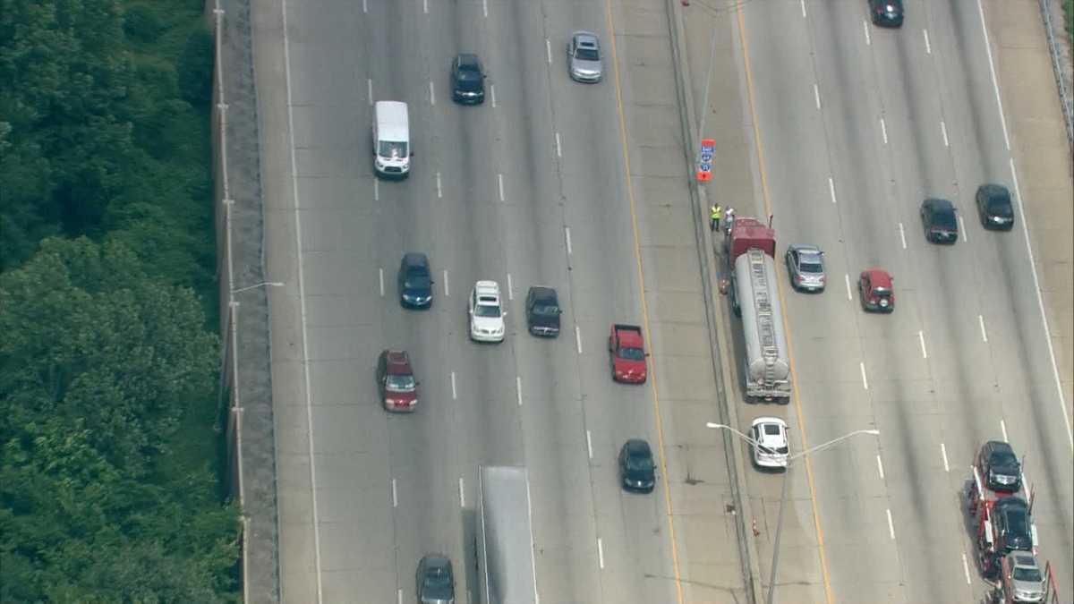 Multi-vehicle crash reported on Watterson Expressway near Newburg Road