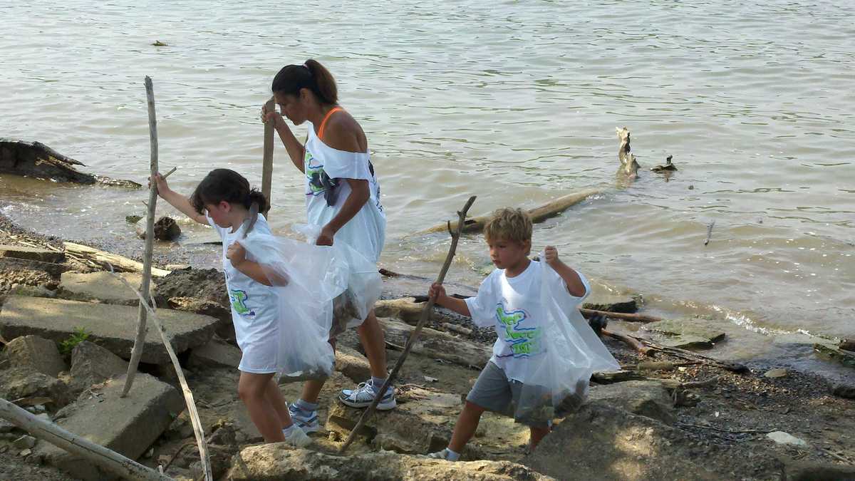 River Sweep draws thousands for cleanup effort