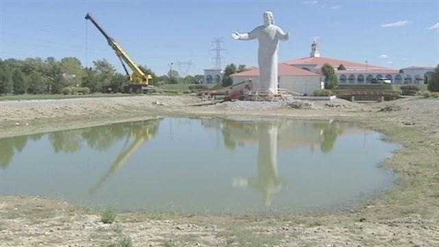 Images: New Jesus statue assembled