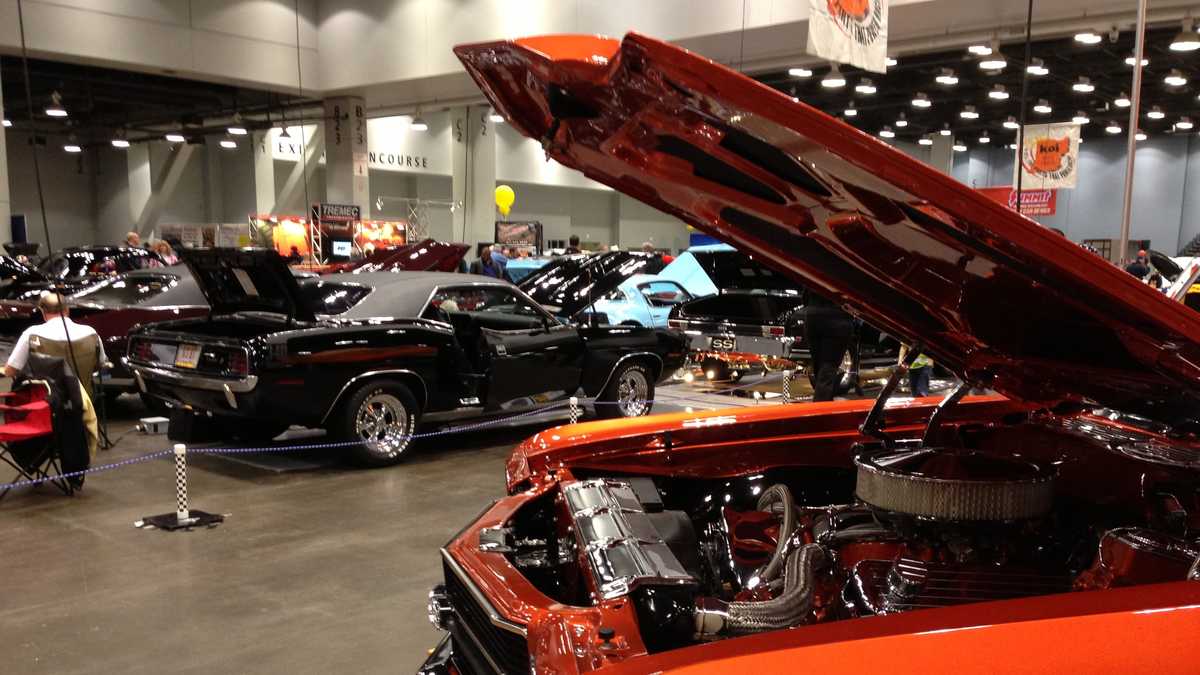 SLIDESHOW: Cavalcade of Customs car show