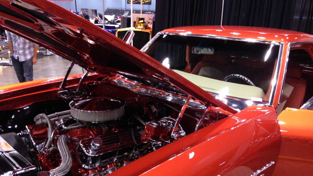 SLIDESHOW: Cavalcade of Customs car show