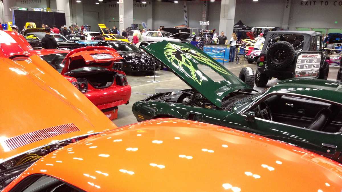 SLIDESHOW: Cavalcade of Customs car show