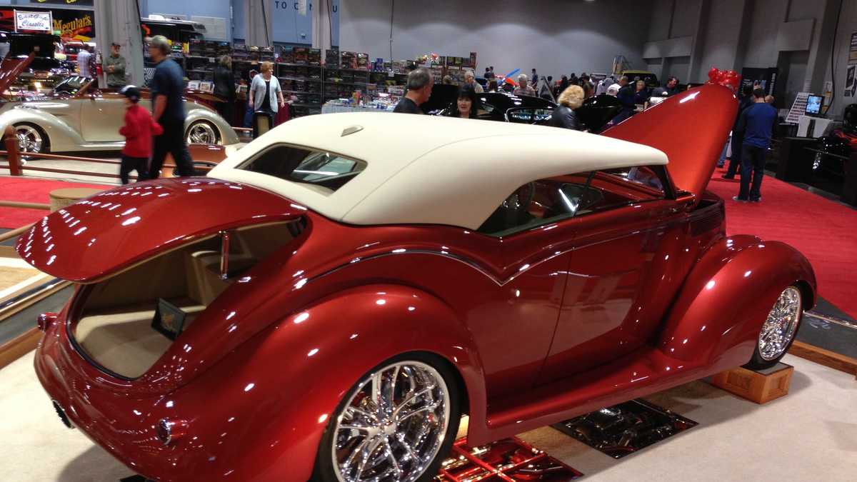 SLIDESHOW: Cavalcade of Customs car show