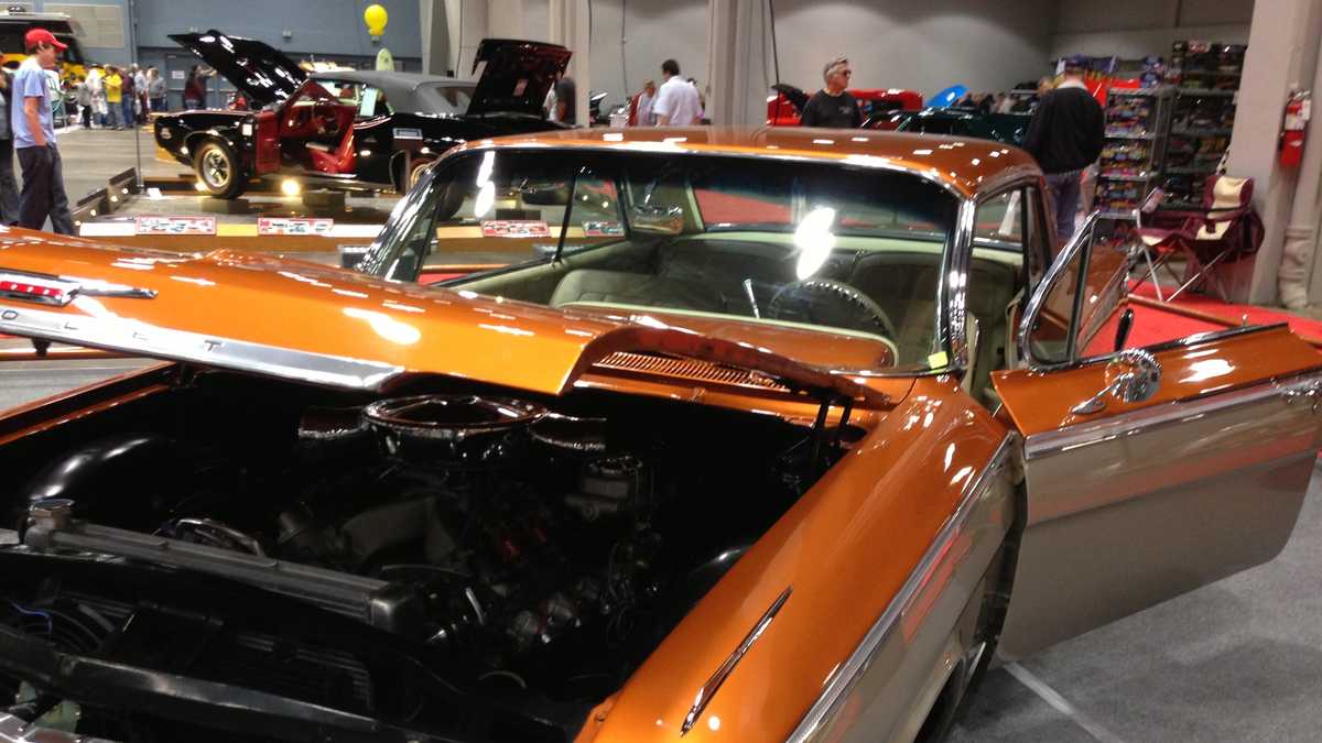 SLIDESHOW: Cavalcade of Customs car show