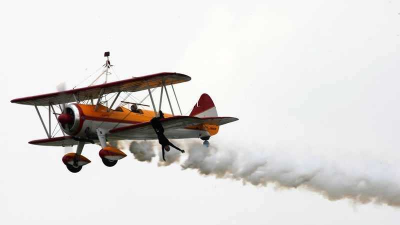 Wing walker performance photos before fatal crash
