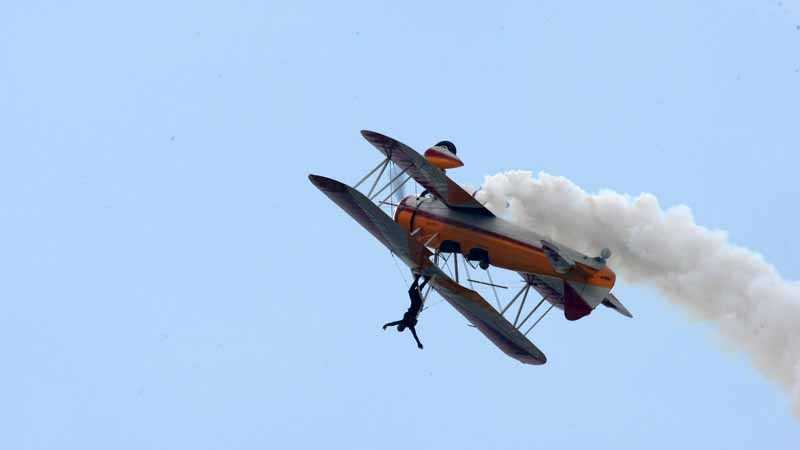 Wing walker performance photos before fatal crash
