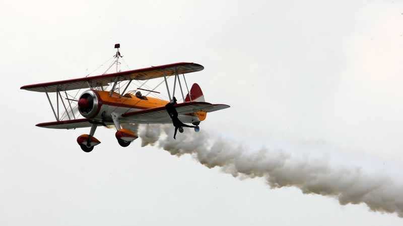 Wing walker performance photos before fatal crash