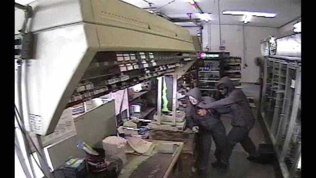 Helpful Clerk Held At Gunpoint Robbed