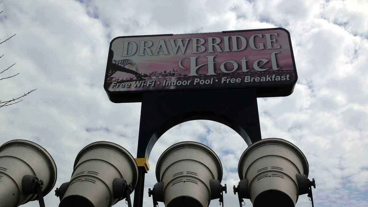 Photos: Crews begin to demolish old Drawbridge Inn