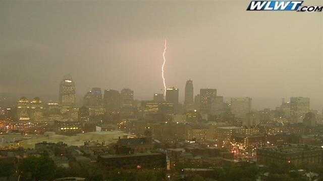 Photos: Monday morning lightning