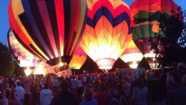 Balloon Glow Entertains Families At Coney Island