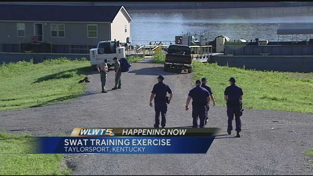 SWAT teams train on Ohio River for water scenarios