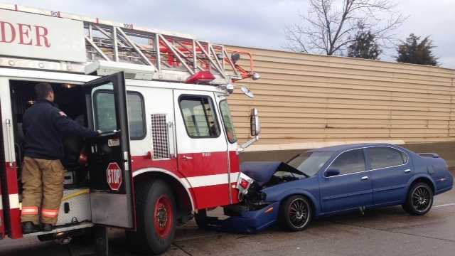 Officer, firefighter injured in Ronald Reagan Highway crash
