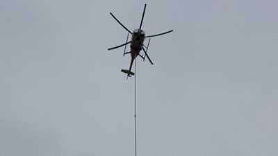 Photos: Helicopter tree chainsaw