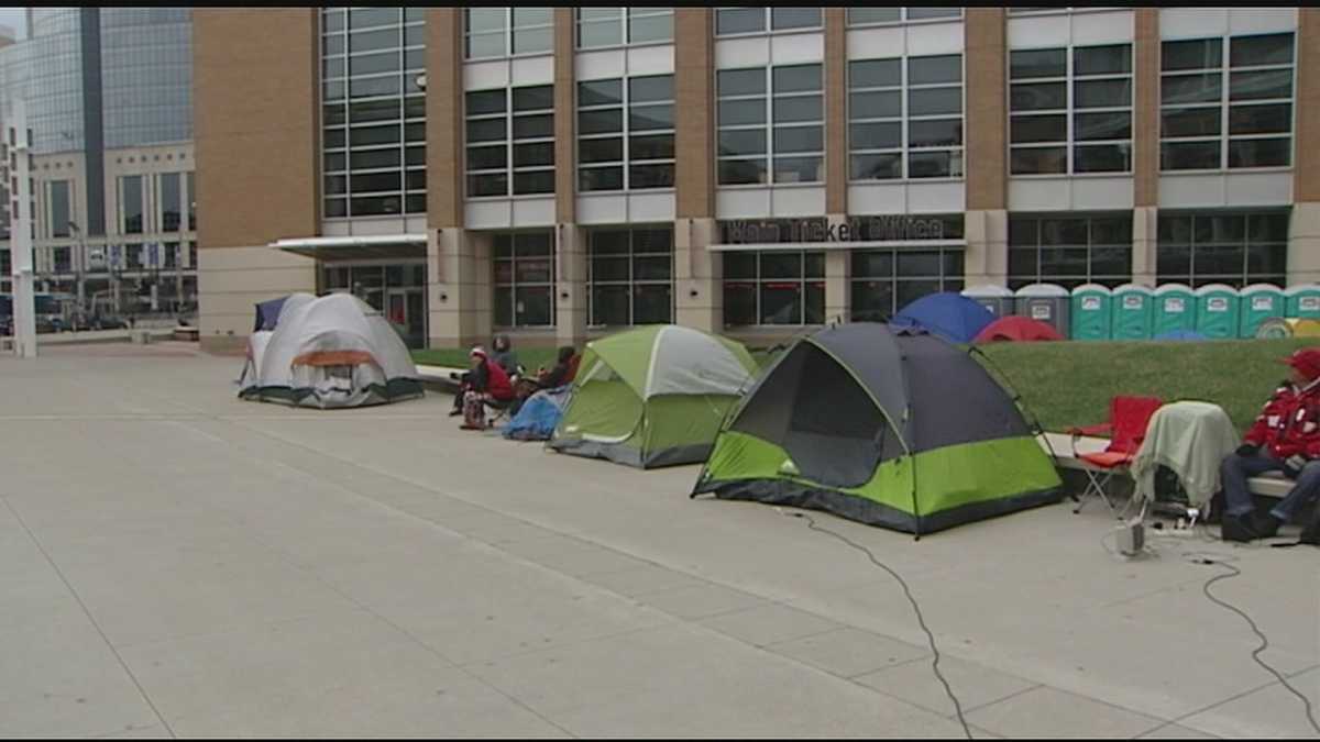 Fans camp out at GABP to secure Opening Day tickets