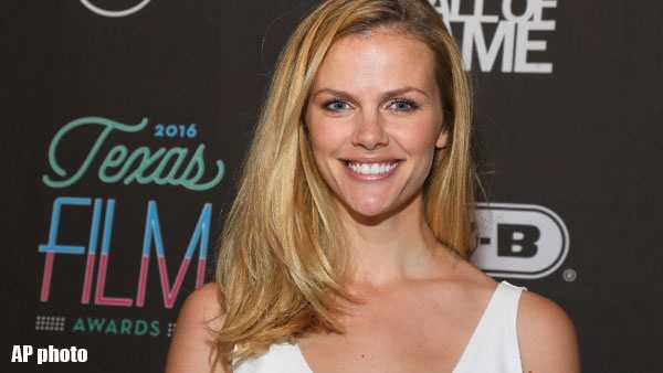 8 celebrities who are Cincinnati Reds fans