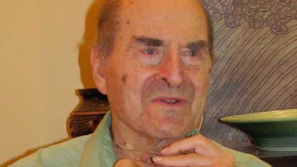 Dr. Heimlich, 96, uses his maneuver to save choking woman