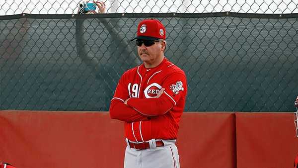 Cincinnati Reds replace pitching coach Mark Riggins