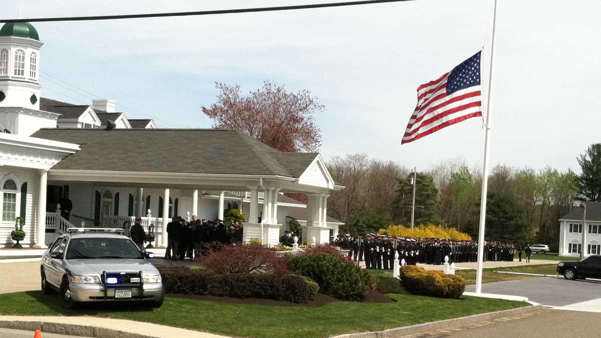 Photos: Thousands attend wake for fallen chief