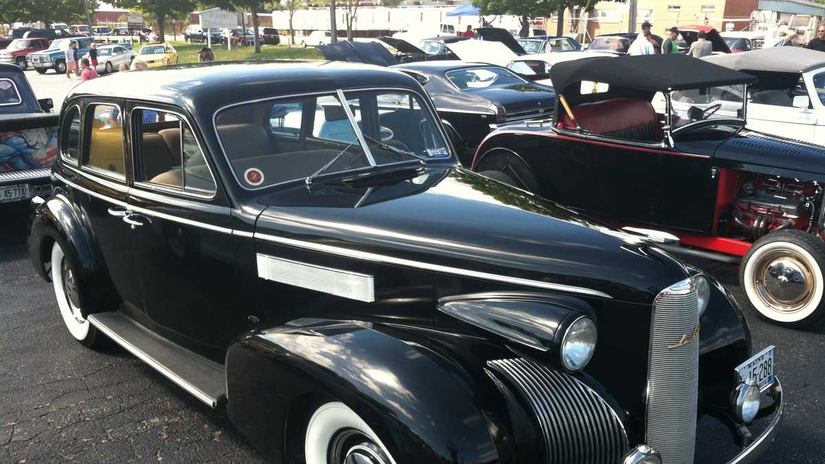 PHOTOS: Toys For Tots Car Show