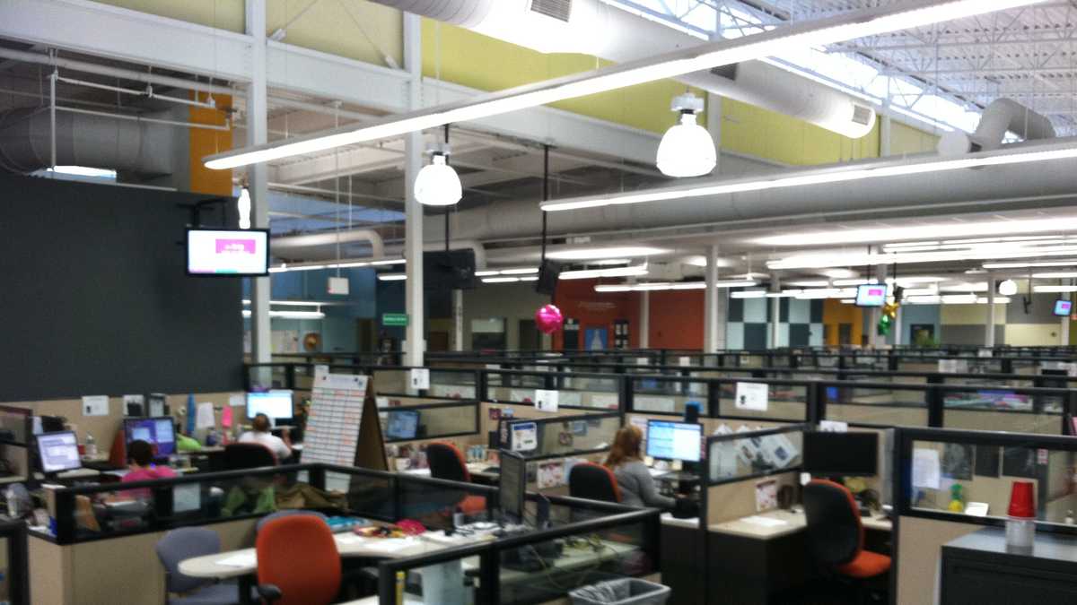 Photos: T-Mobile hiring 100 new positions for Oakland call center