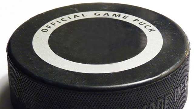 Former Bruin Rich Peverley collapses on bench during game