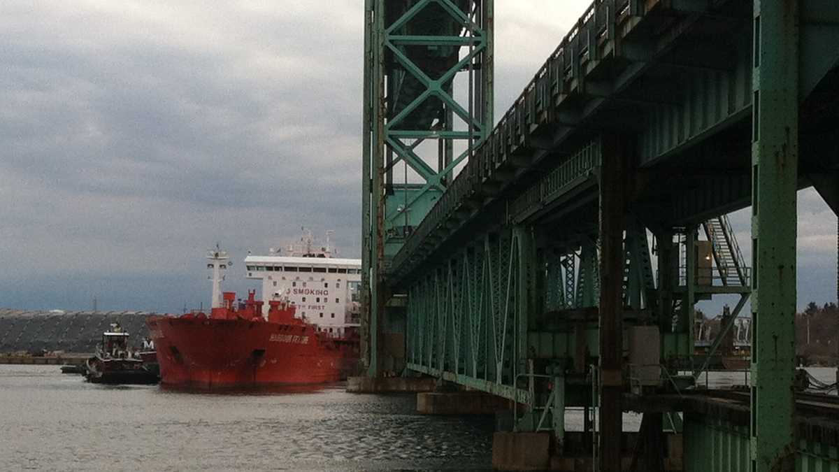 Photos: Ship collides with Sarah Long Bridge
