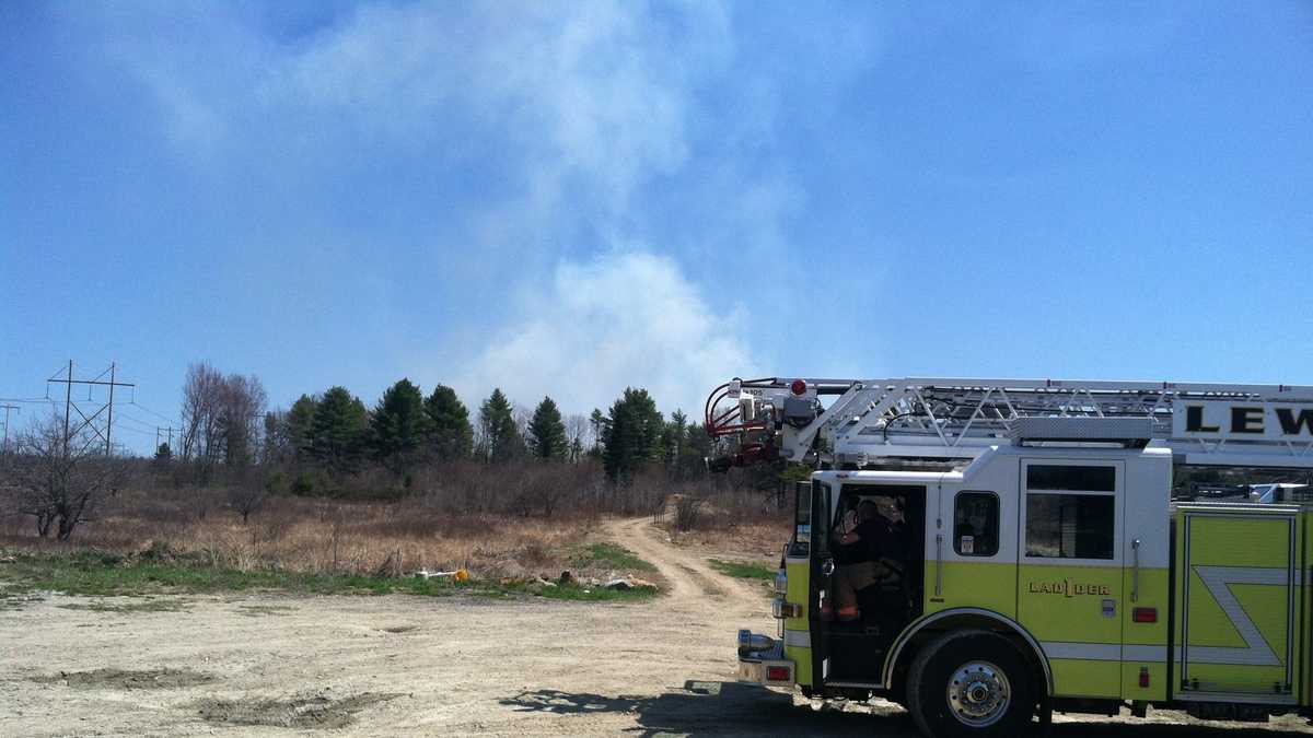 Officials: Lewiston brush fire contained
