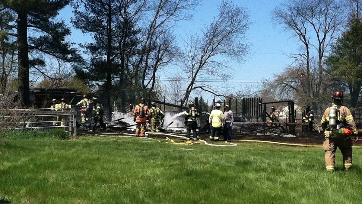 Fire destroys barn in Saco