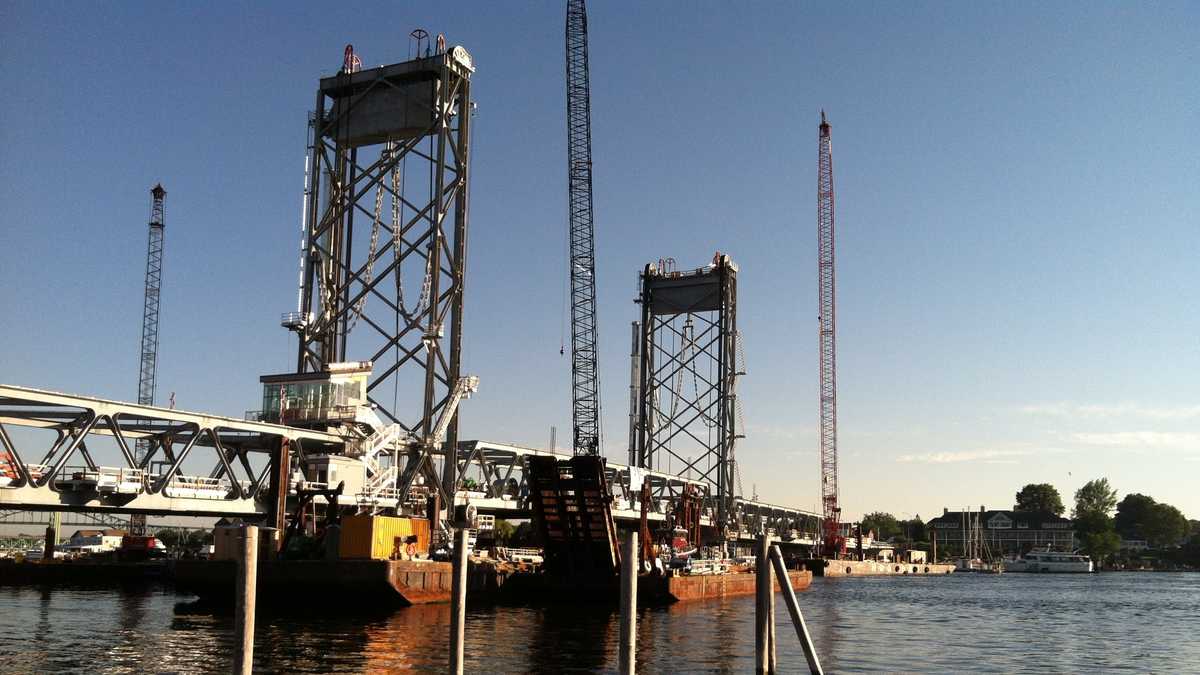 Photos: Final Memorial Bridge lift span floated into place
