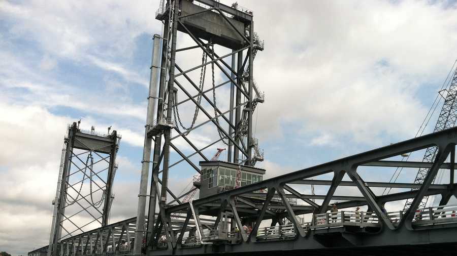 Ceremony held to open new Memorial Bridge
