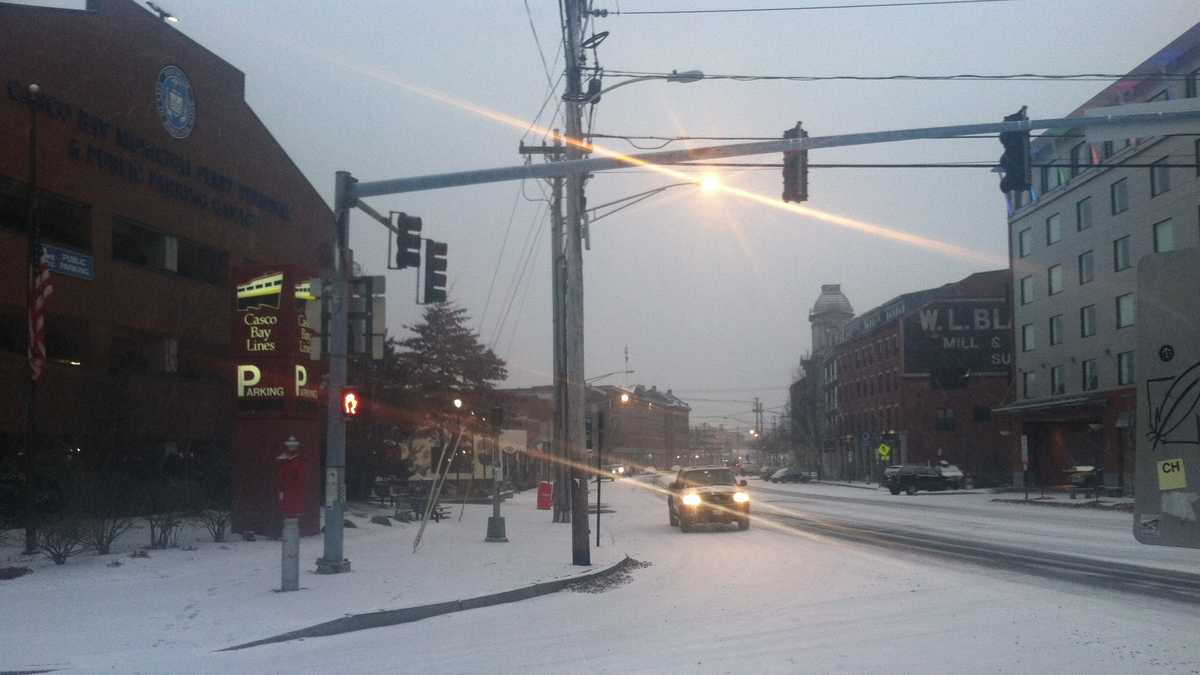 Photos: Snow greets commuters Tuesday morning