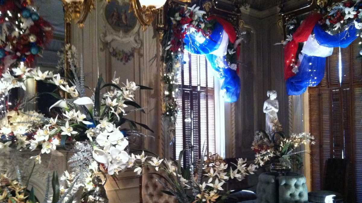 Portland landmark's Christmas decor hearkens back to gilded age