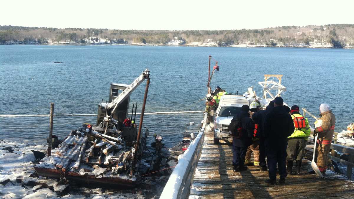 Photos: Barge Sinking in Damariscotta River
