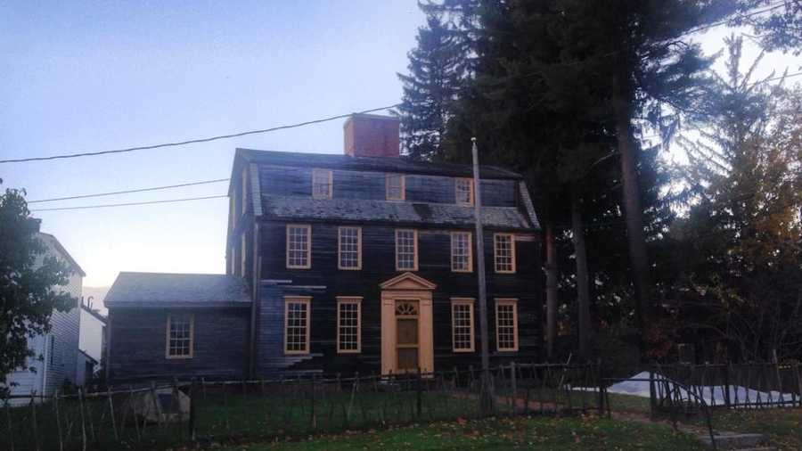 Tate House offers Halloween spirit with cemetery tour