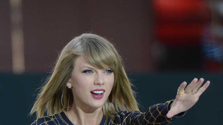Taylor Swift performing on Good Morning America