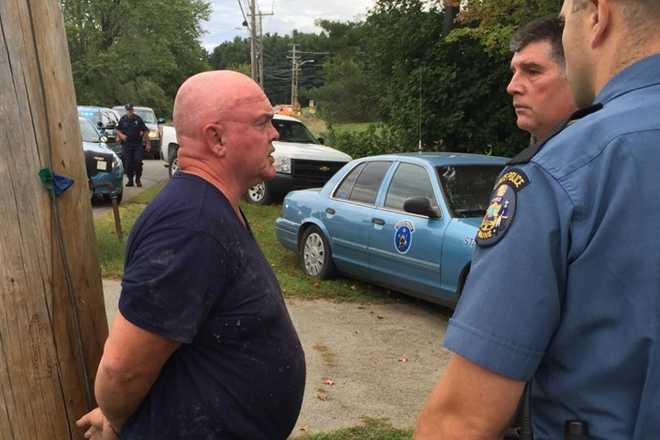 Man leads police on chase through central Maine, police say Man leads police on chase through central Maine, police say