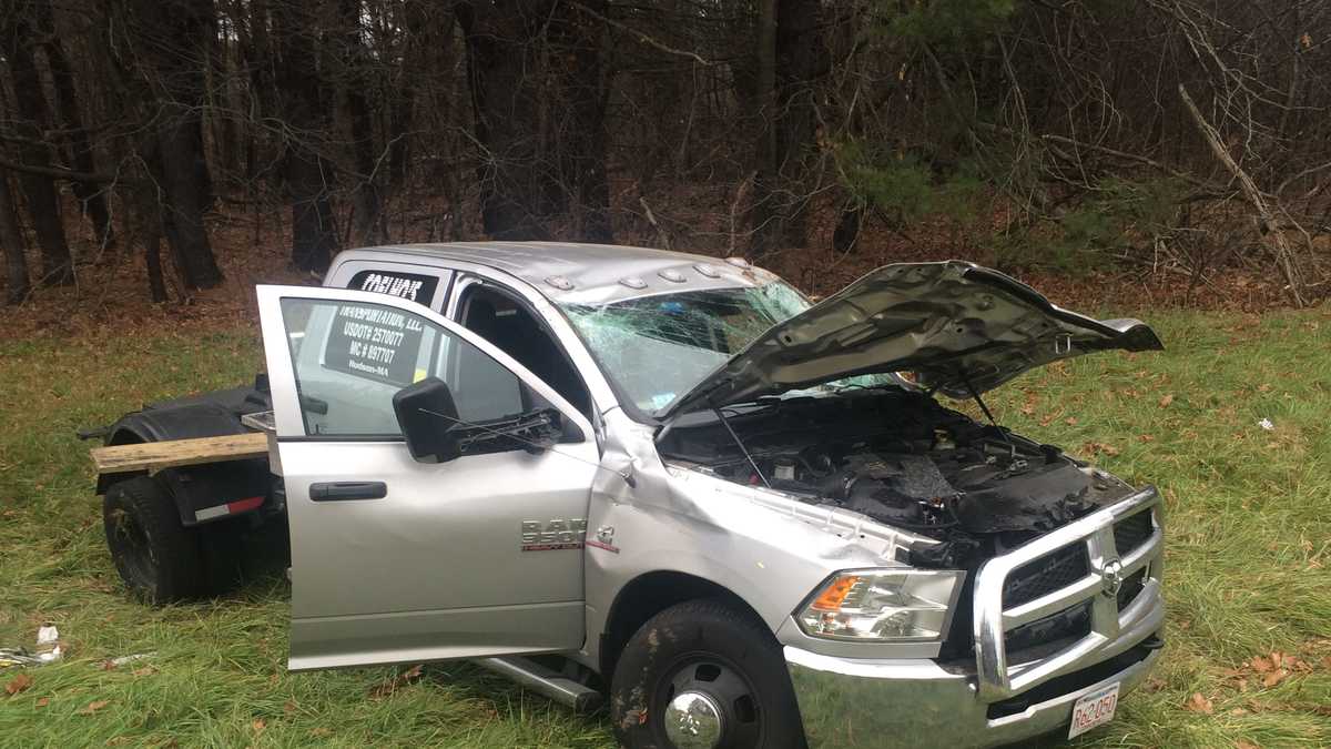 Two hurt in Kittery turnpike crash